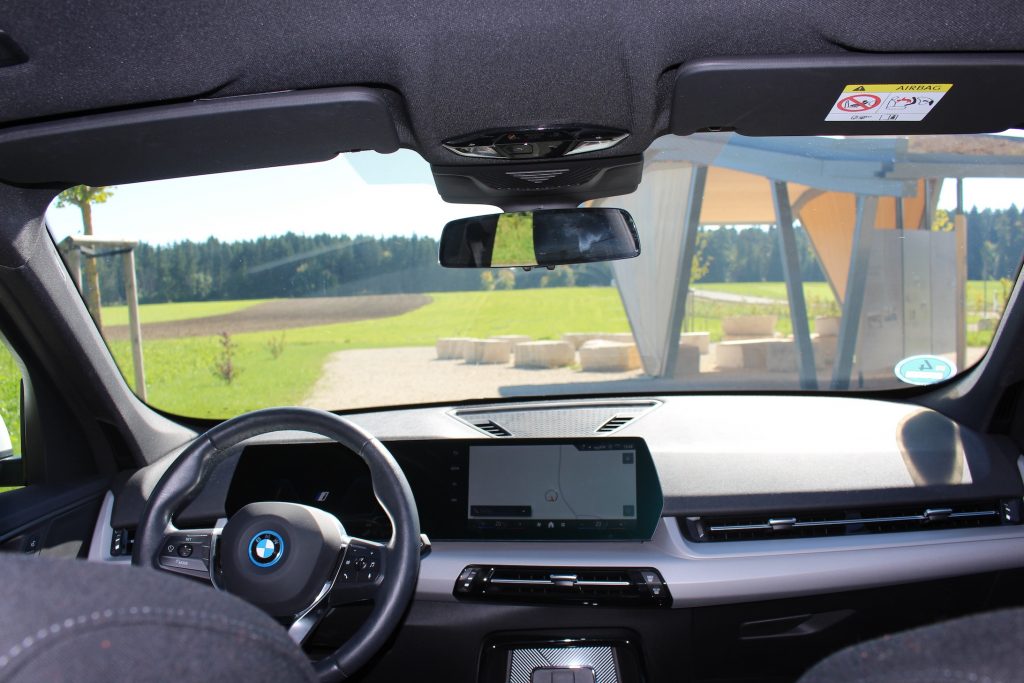 BMW iX1 eDrive20 Cockpit 2 - motorfuture
